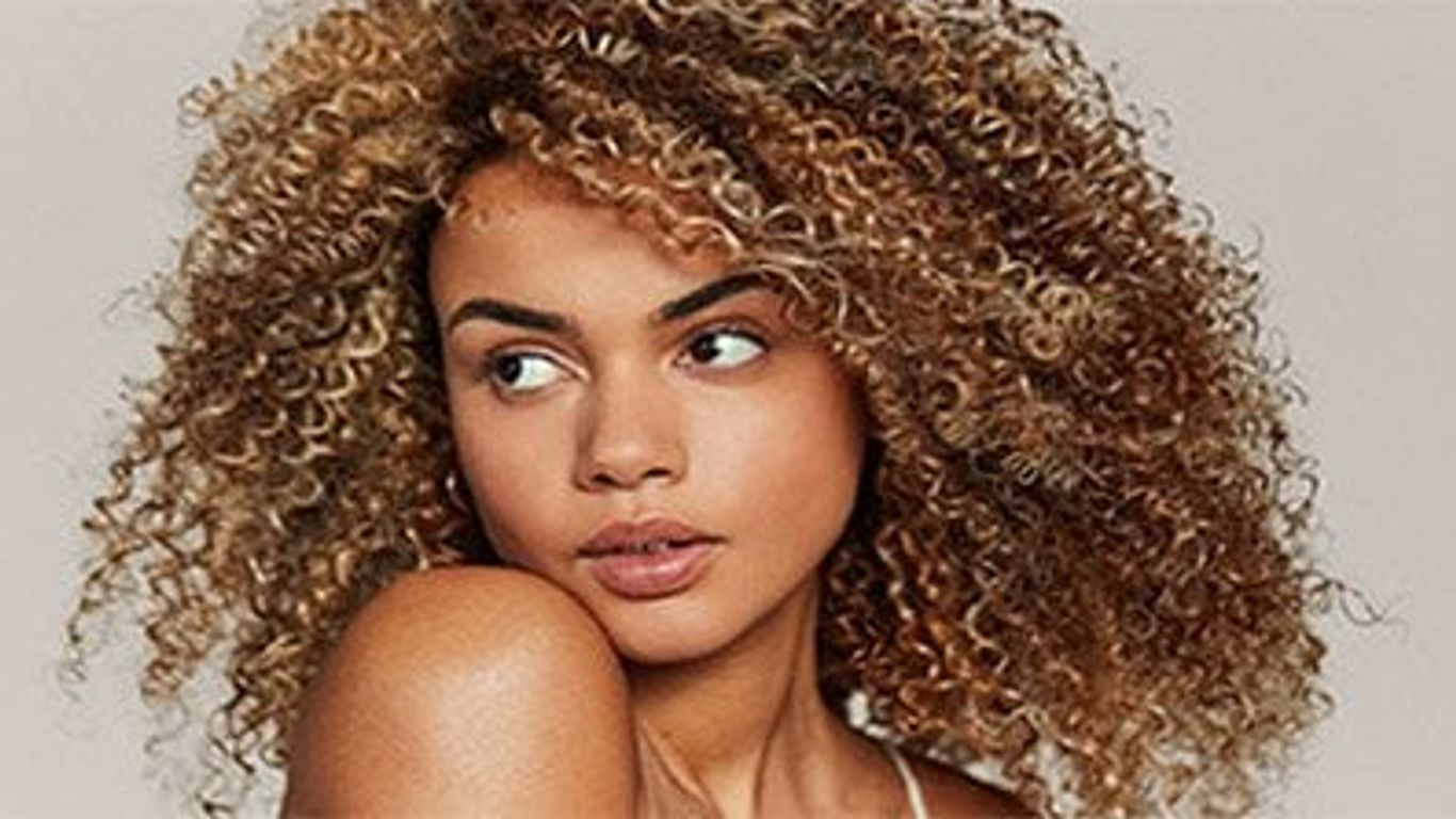 Mastering Cheveux Bouclés: Tips and Tricks for Gorgeous Curly Hair ...